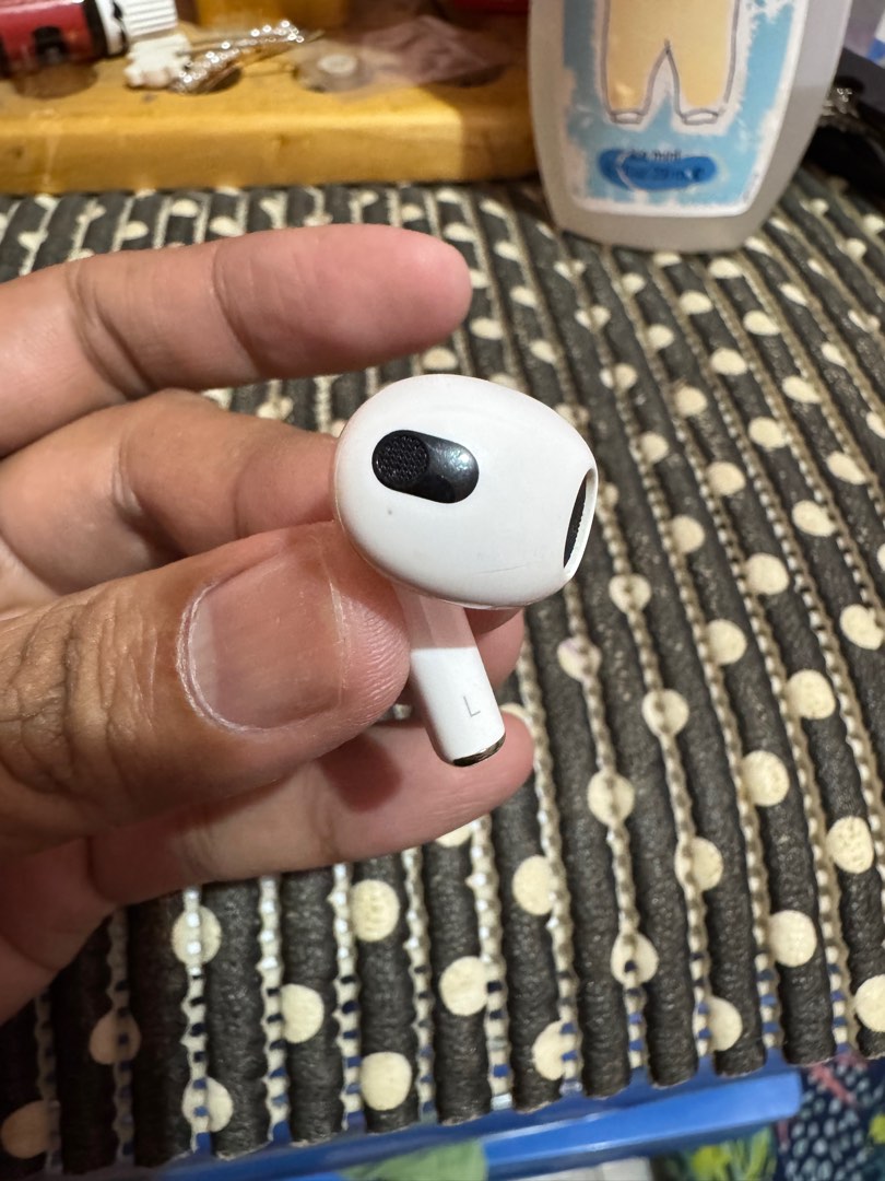 AirPods Gen 3 left buds(sobra dami stock), Audio, Earphones on Carousell