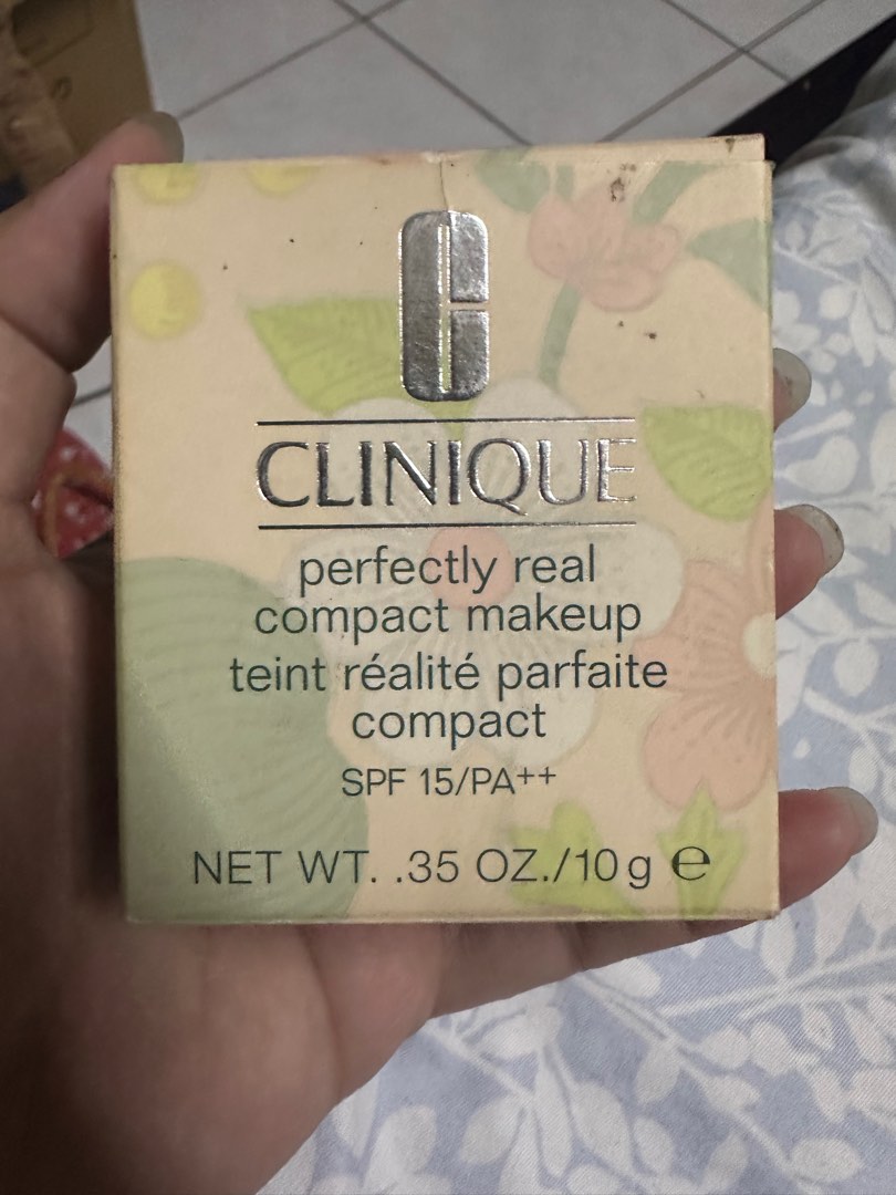Clinique face powder refill with sponge, Beauty & Personal Care, Face ...