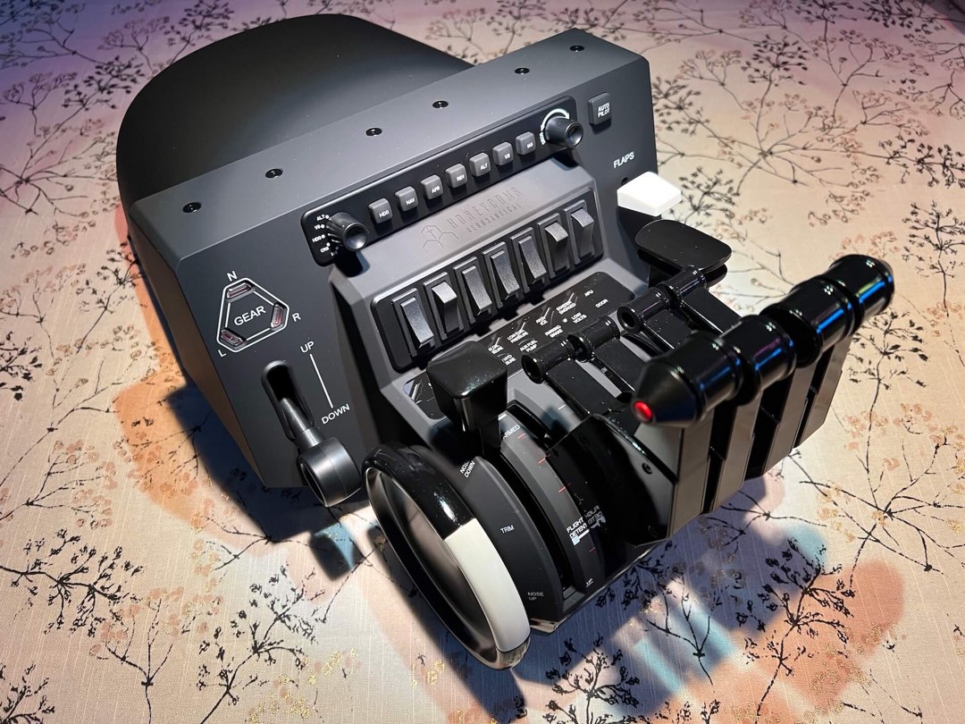 Flight sim equipment. Honeycomb bravo, honeycomb alpha, logitech rudder ...