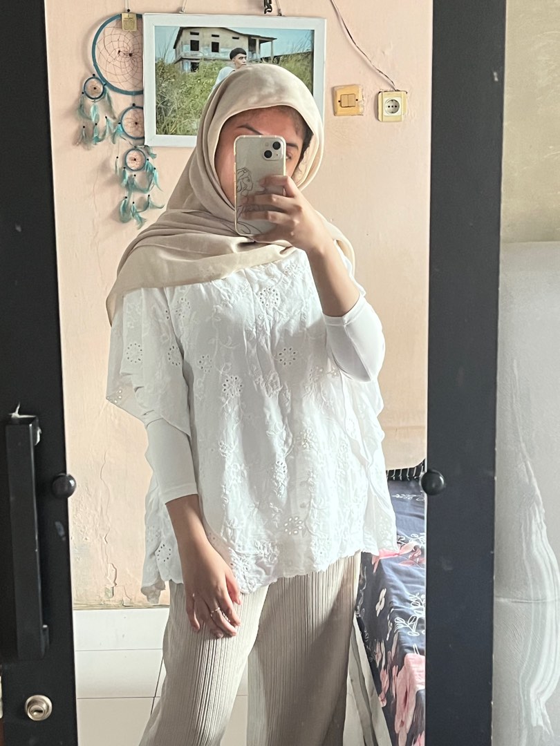 Katbol kalong, Fesyen Wanita, Pakaian Wanita, Atasan di Carousell