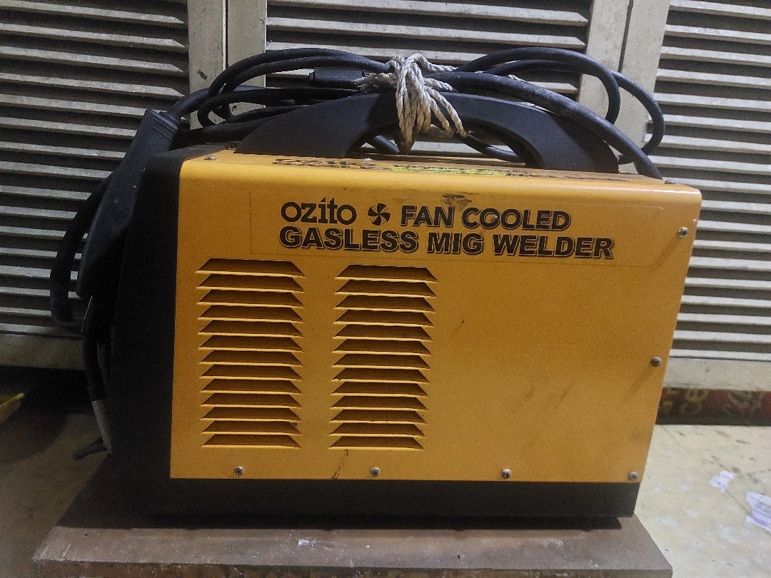 Ozito MRW-090 Fan Cooled Gasless Mig Welder, Commercial & Industrial ...