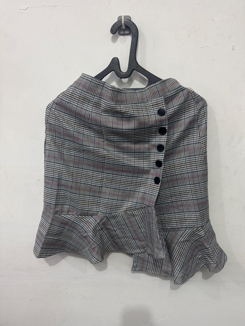 Rok fancy selutut fit to m, Fesyen Wanita, Pakaian Wanita, Gaun & Rok ...