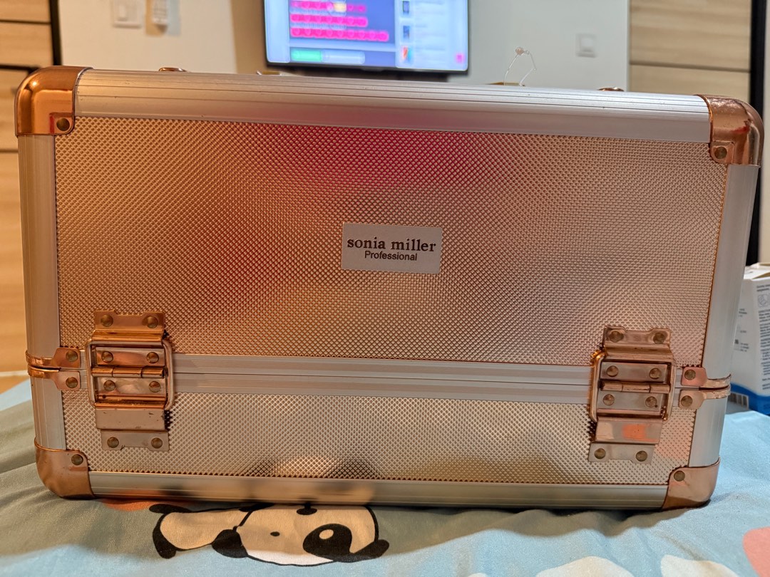 SONIA MILLER MAKE UP CASE — ROSE GOLD, Kesehatan & Kecantikan, Rias ...