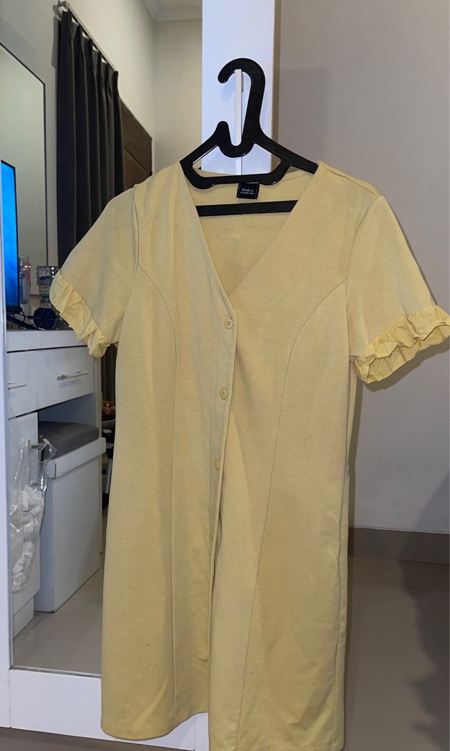 Yellow dress, Fesyen Wanita, Pakaian Wanita, Gaun & Rok di Carousell