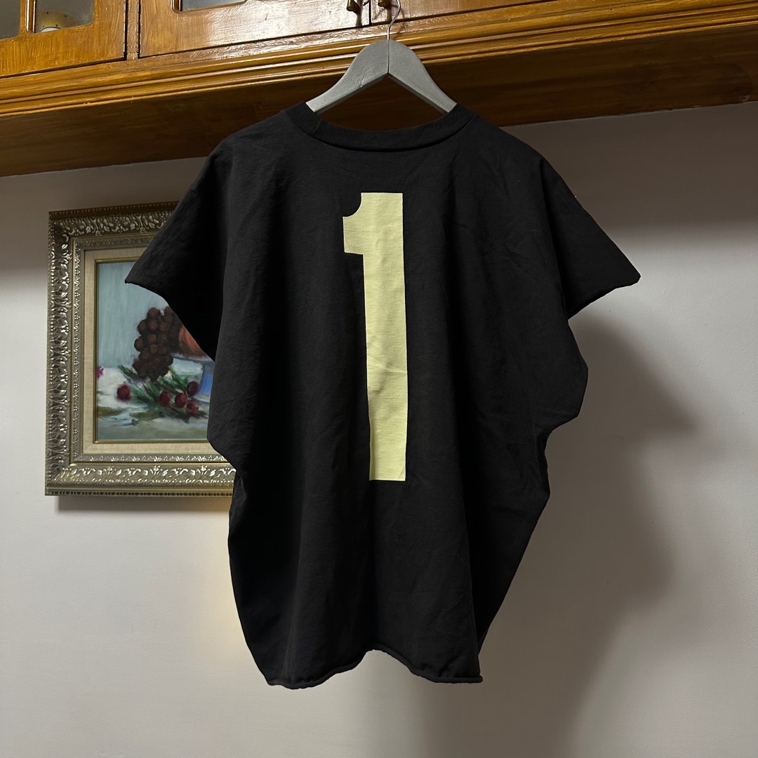 YZY Season 1 Vultures Box Tee Fits XL Cropped Fit, Men's Fashion, Tops ...