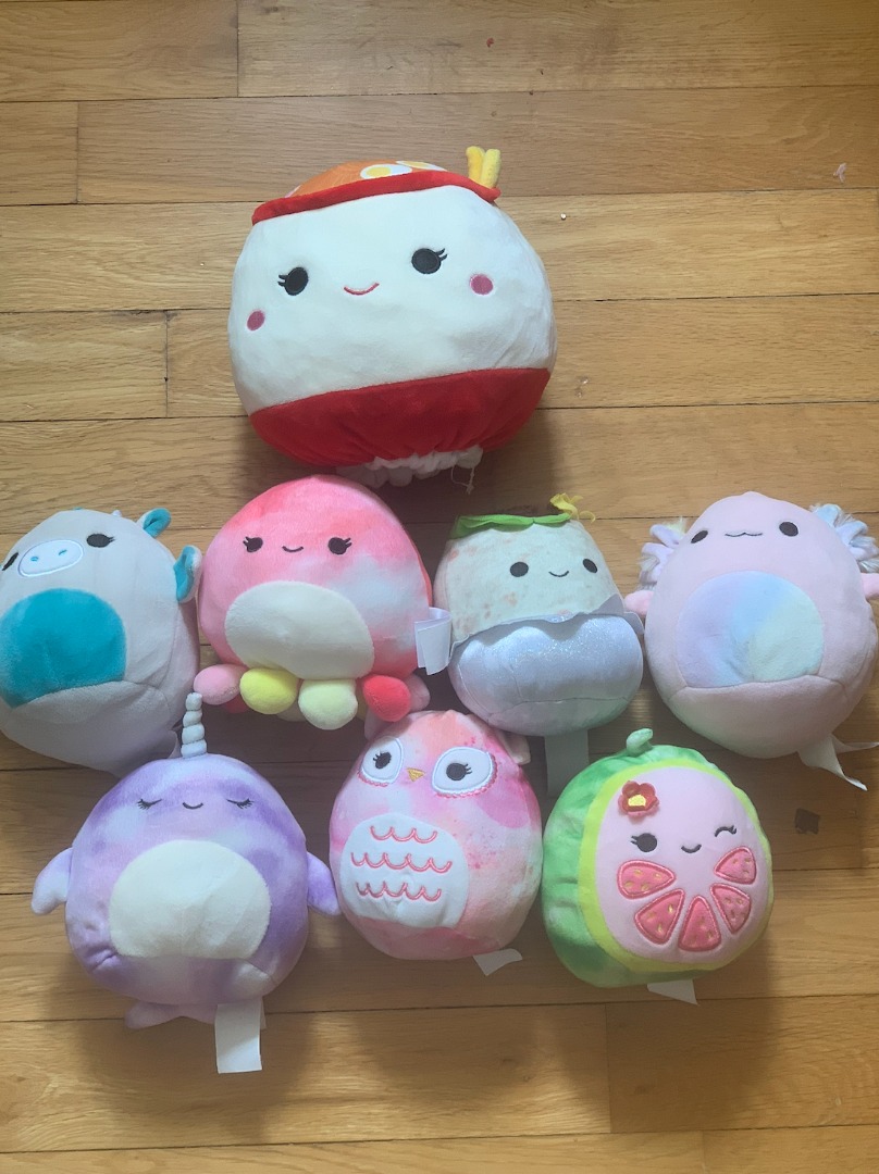 7 small squish mallows and one big flip a mallows good condition fun ...