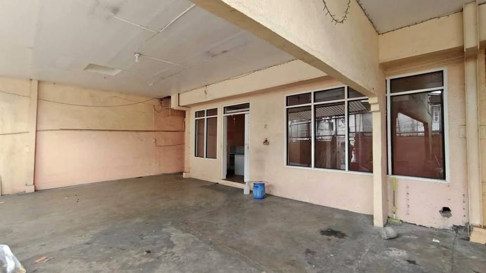 900 sqm Building Warehouse with Residential for Lease at Project 8 ...