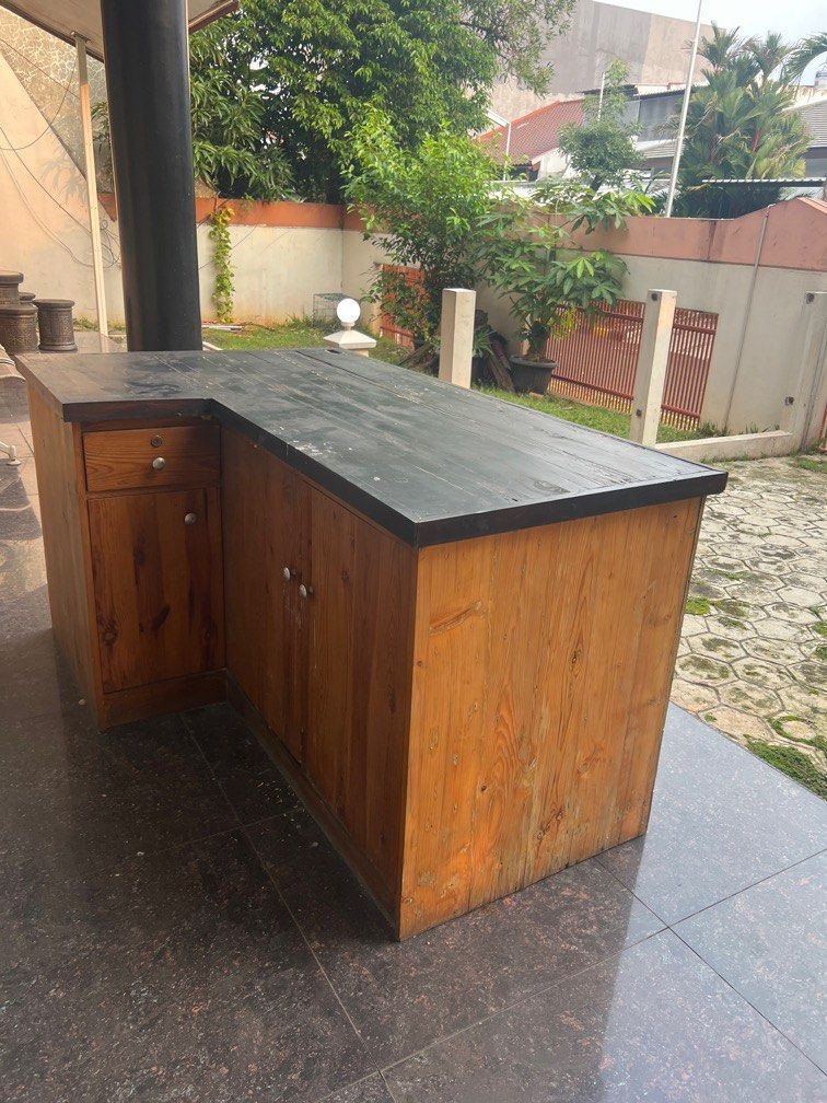 TURUN HARGA! Etalase kayu dengan laci dan lemari bawah meja., Perabotan ...