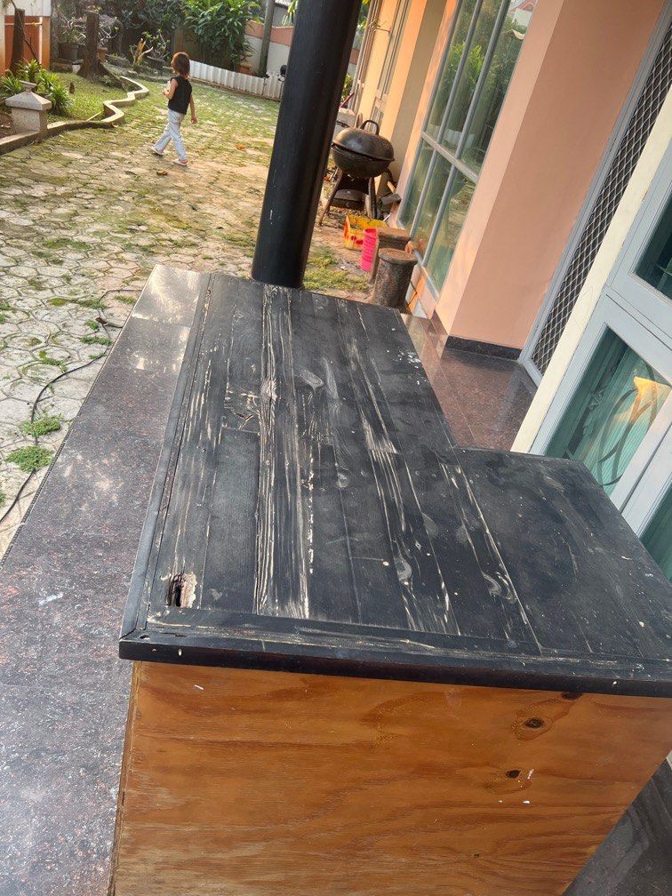 TURUN HARGA! Etalase kayu dengan laci dan lemari bawah meja., Perabotan ...