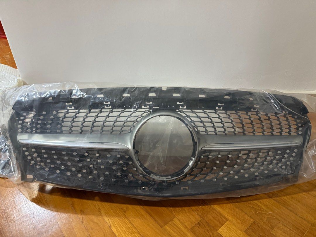 Mercedes Cla w117 Front Grill, Auto Accessories on Carousell