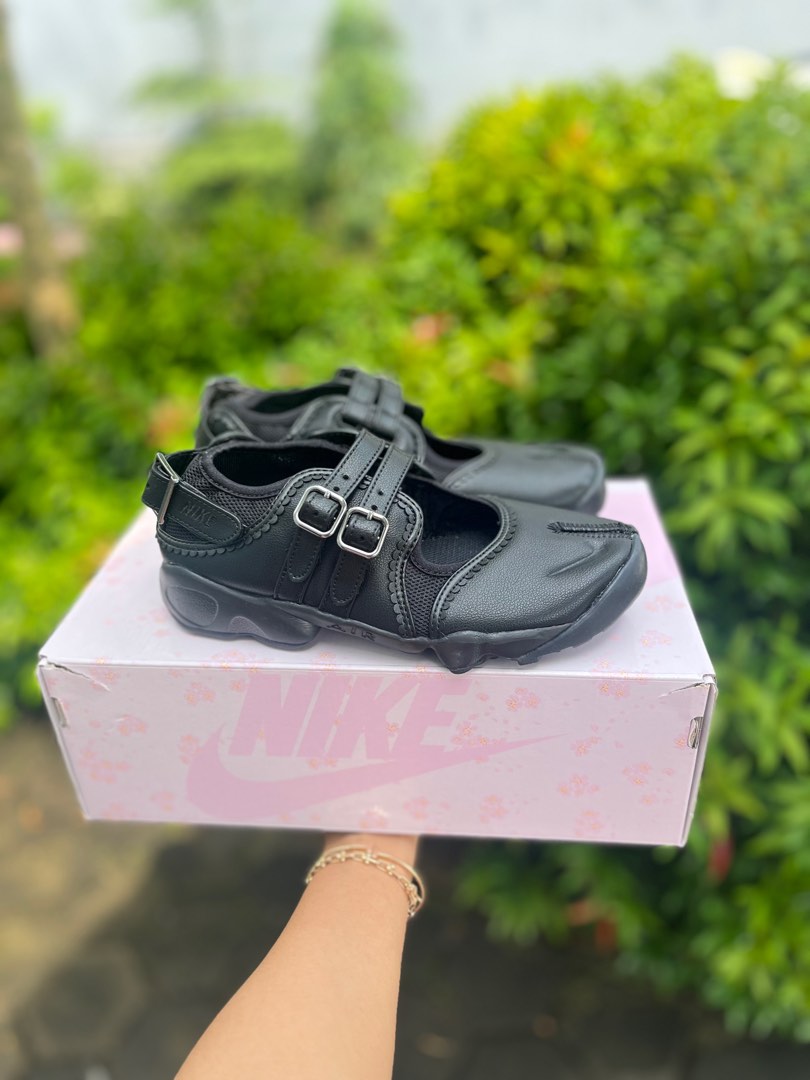 Nike Air Rift Buckle Strap Size Lengkap, Fesyen Wanita, Sepatu di Carousell