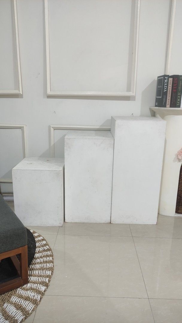 Podium studio photo tabung podium, Properti, Lainnya di Carousell