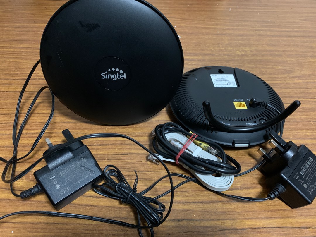Singtel Wi-Fi mesh extender with Power Adapters bundle , Computers ...