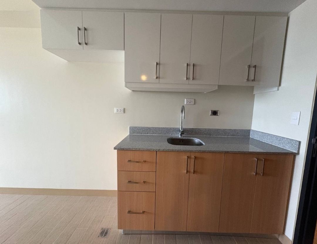 Studio Unit FOR SALE in Araneta Center Cubao Quezon City - Manhattan ...