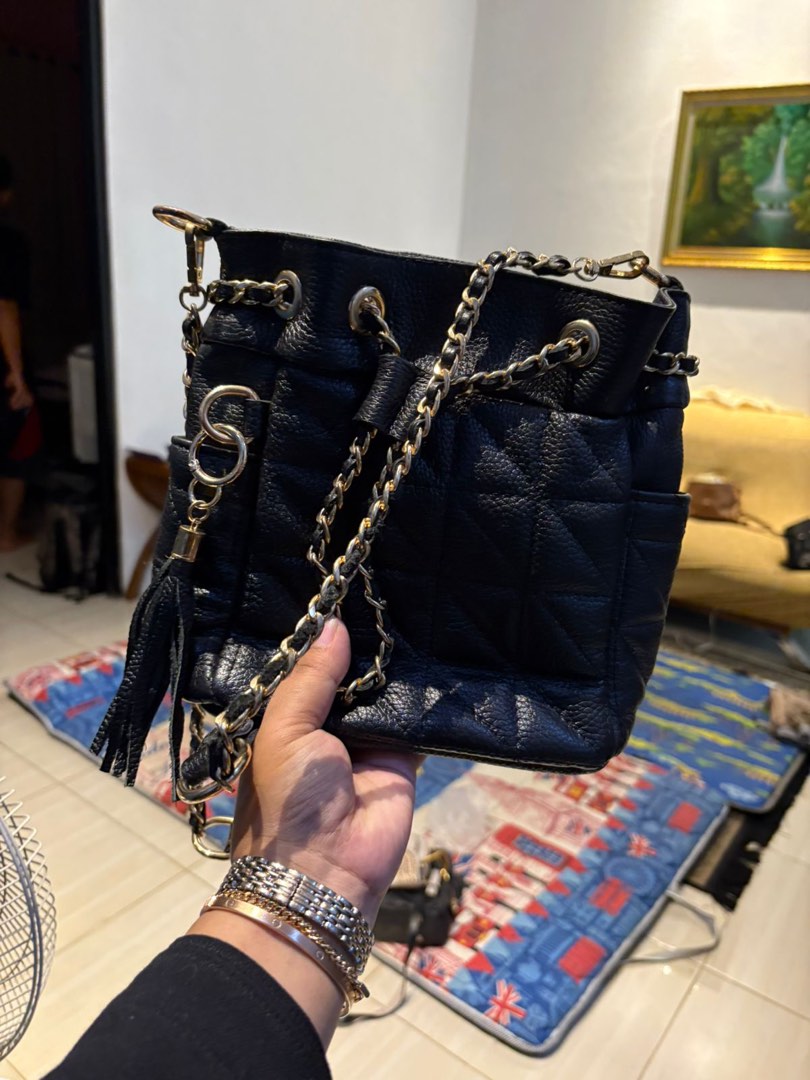 Tas hitam asli kulit sapi garut, Fesyen Wanita, Tas & Dompet di Carousell