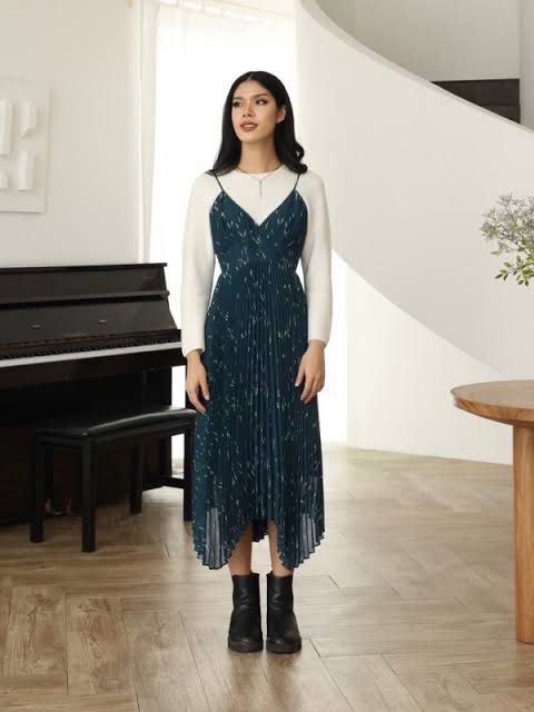 Uniqlo Dress Gaun Kamisol Green, Fesyen Wanita, Pakaian Wanita, Gaun & Rok di Carousell