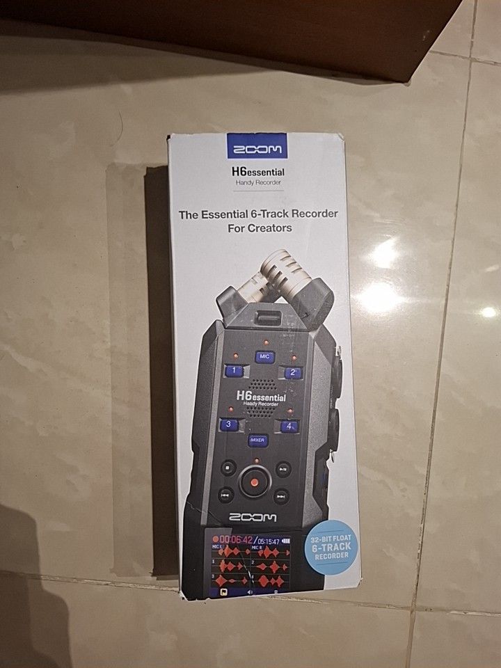 Zoom H6 Essential 6-Track Recorder for Creators, Audio, Voice Recorders ...