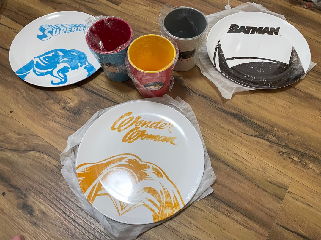 DC Comics Dinnerware Set - Superman, Batman, Wonder Woman, Hobbies ...