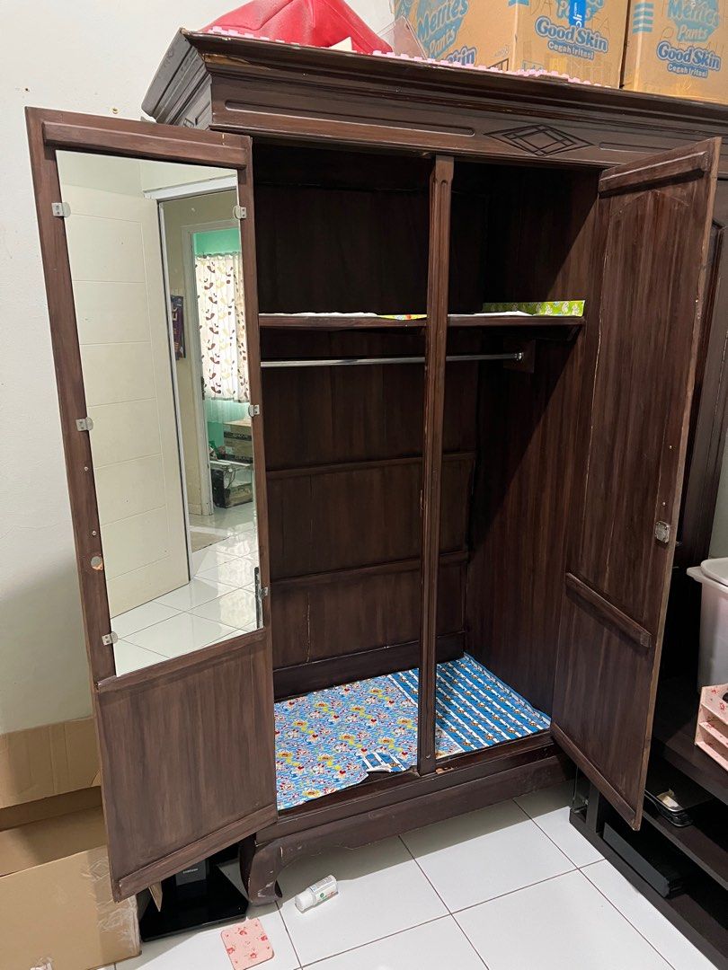 Lemari Pakaian 3 Pintu KAYU JATI, Perabotan Rumah di Carousell