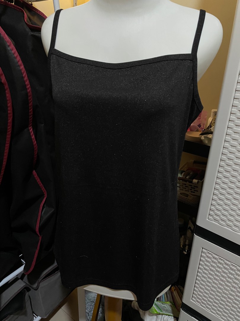 Tangtop hitam, Fesyen Wanita, Pakaian Wanita, Atasan di Carousell