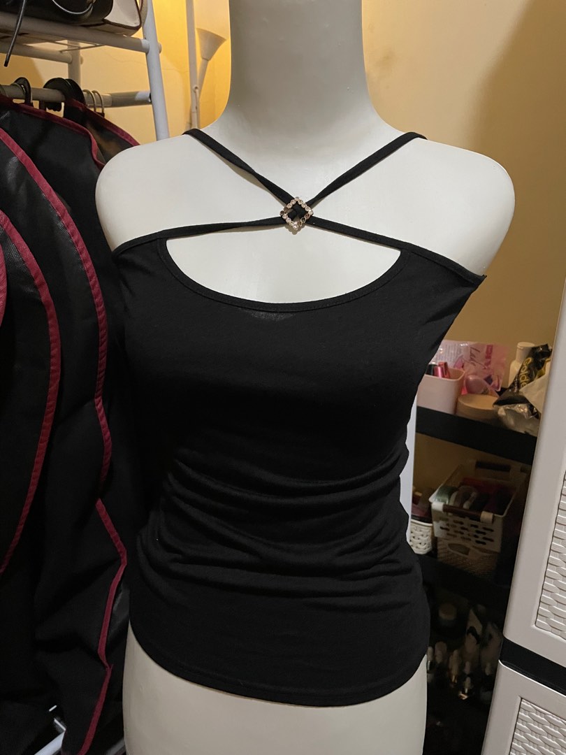 Tangtop hitam tali silang, Fesyen Wanita, Pakaian Wanita, Atasan di ...