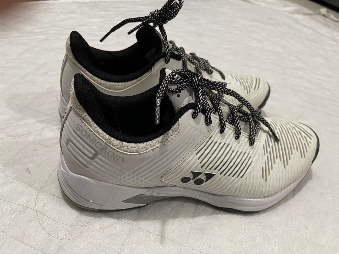 Yonex Sonicage badminton UK8.5, Men's Fashion, Activewear on Carousell