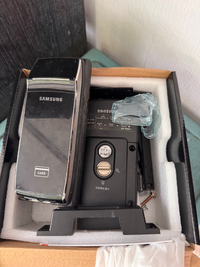 1 set Samsung SHS-2920 Smart Digital Door Lock and gate, Furniture ...