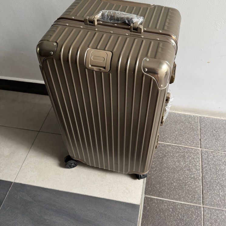 28 Inch Trunk Luggage, Hobbies & Toys, Travel, Luggage on Carousell