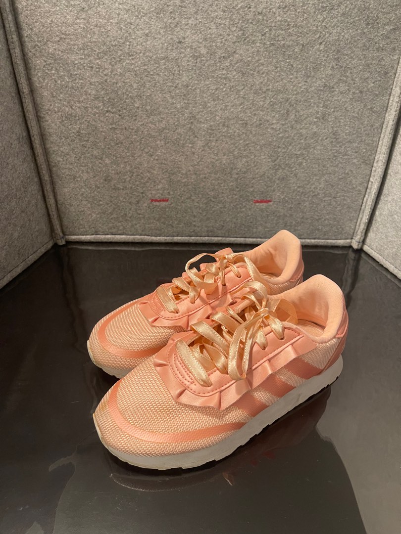 Adidas Melissa Nike Zara, 女裝, 鞋, 波鞋 - Carousell