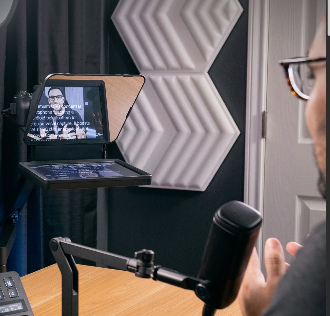 Elgato Prompter. Teleprompter with integrated display, Photography ...
