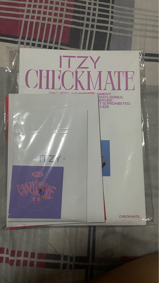 Itzy Checkmate Mini Album ( Lia ) W/ Crazy InLove & Guess Who Mini ...