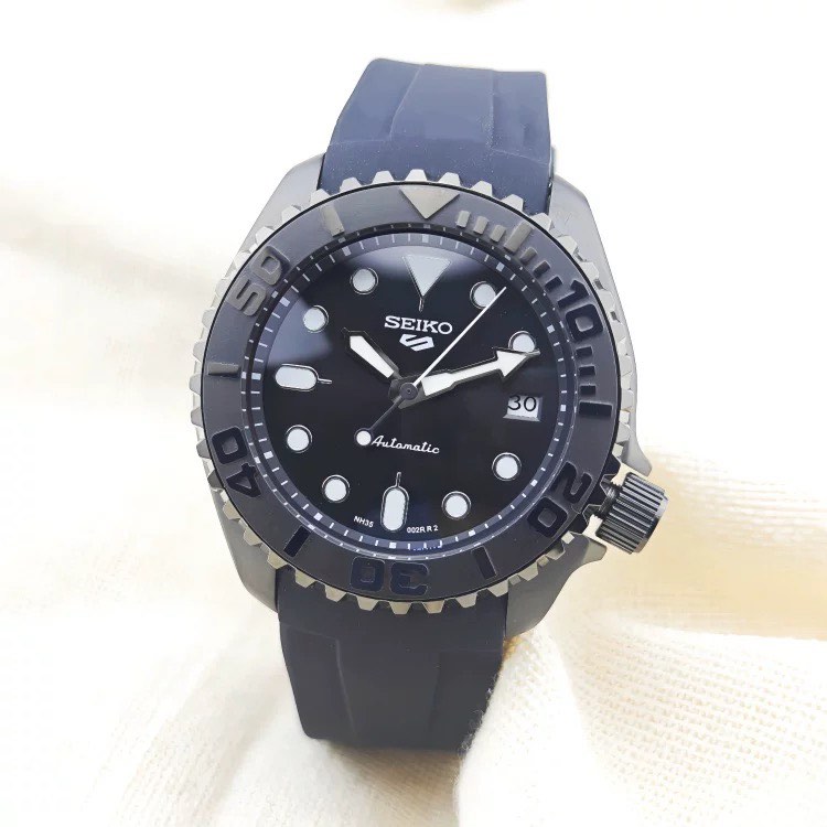 Seiko Mod sk007 black custom rubber watch, Men's Fashion, Watches ...