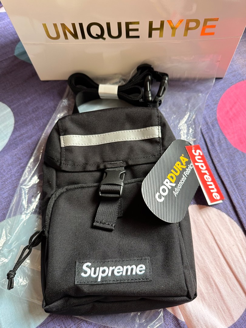 Supreme FW24 Camera Bag Black new, 男裝, 袋, 腰袋、手提袋、小袋 - Carousell
