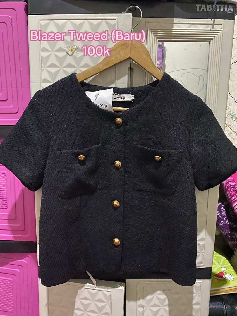 Blazer Tweed Pendek BKK, Fesyen Wanita, Pakaian Wanita, Atasan di Carousell