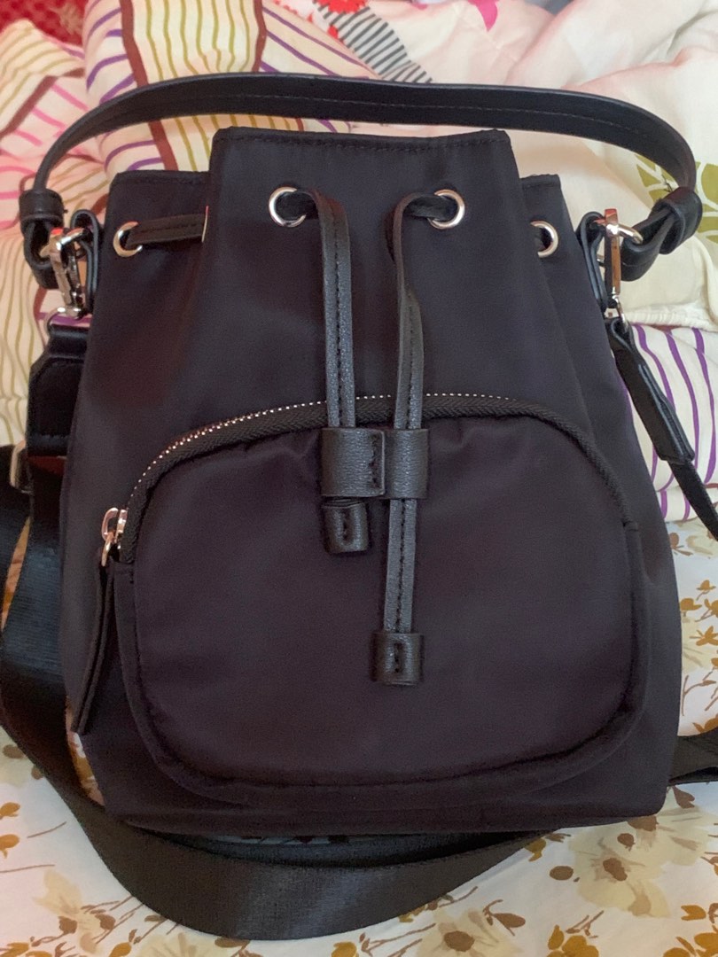 Gap bucket with two way sling, Women's Fashion, Bags & Wallets, Cross ...