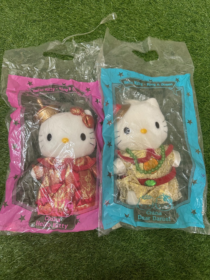 50%降價~全新HelloKitty凱蒂貓-King&Queen系列 (一對包含Daniel&Kitty), 書籍、休閒與玩具, 玩具、公仔、桌遊在旋轉拍賣