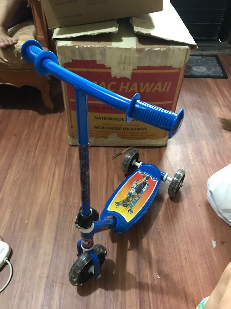 Hot Wheels Tri-Wheel Scooter for Kids, Babies & Kids, Infant Playtime ...