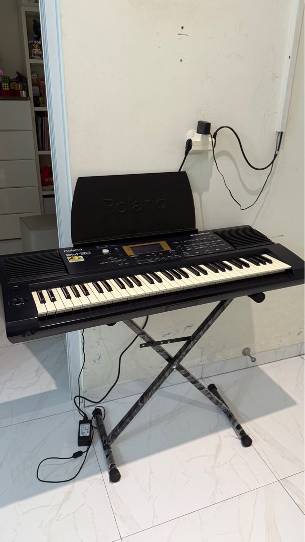 Jual Keyboard Roland EM 30, Musik & Media, Aksesoris di Carousell