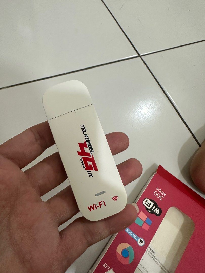 Modem colok telkomsel 4G, Elektronik, Lainnya di Carousell