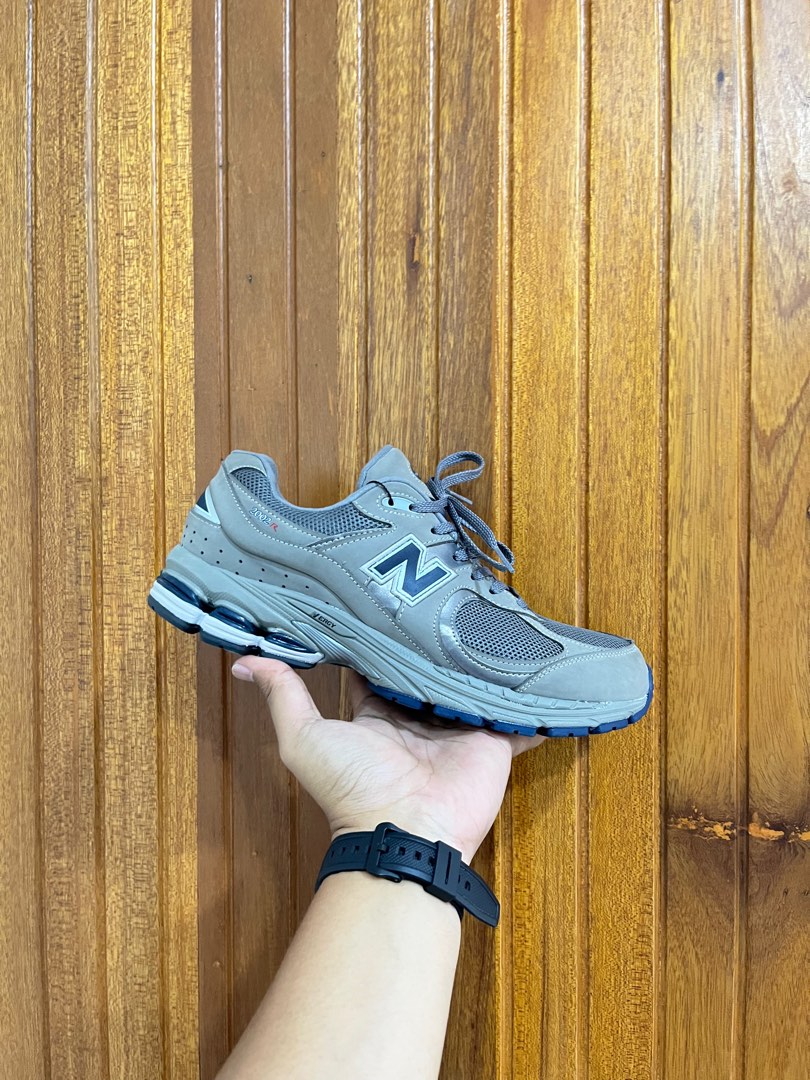New Balance 2002 R, Fesyen Pria, Sepatu , Sneakers di Carousell