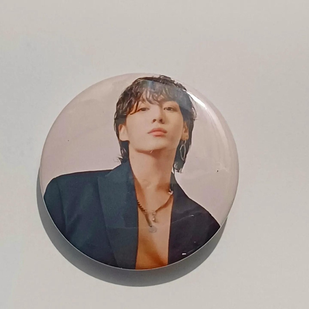 PIN Merchandise K-POP Idol, K-Wave di Carousell