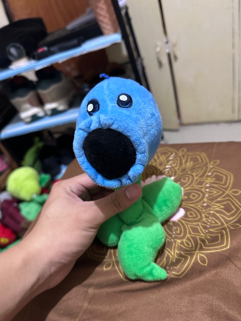 Plants vs. Zombies plush stuff toy Snow Pea Ice Peashooter pvz, Hobbies ...