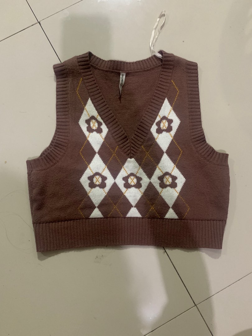 vest colorbox knit, Fesyen Wanita, Pakaian Wanita, Jumpsuits di Carousell