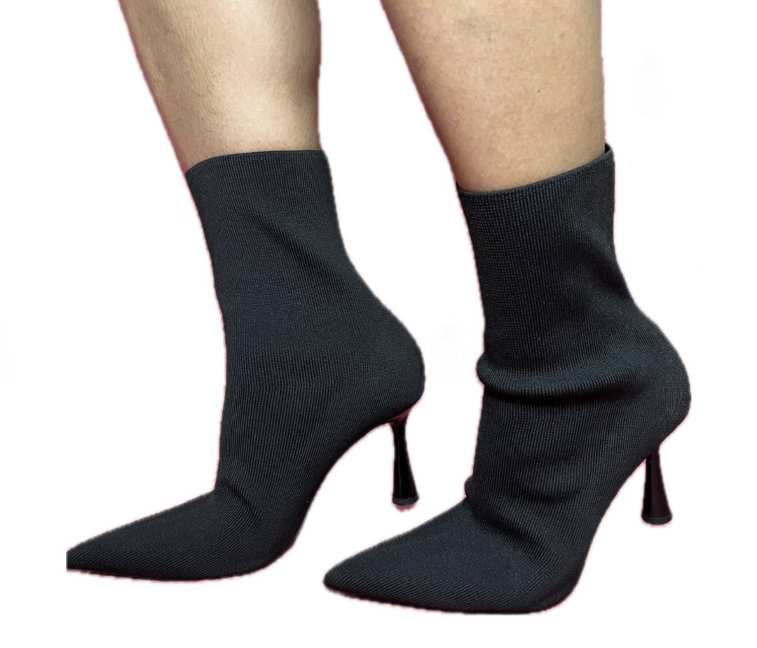 Zara Black Boots, Fesyen Wanita, Sepatu di Carousell