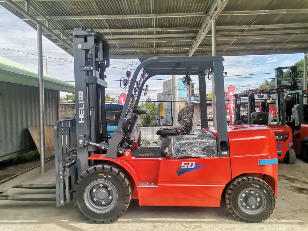 5 Tons 4 Meters HELI Forklift, Commercial & Industrial, Industrial ...