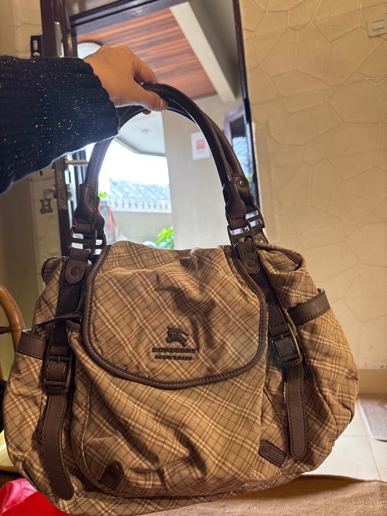 Burberry blue label authentic model hobo bahan denim canvas, Barang ...