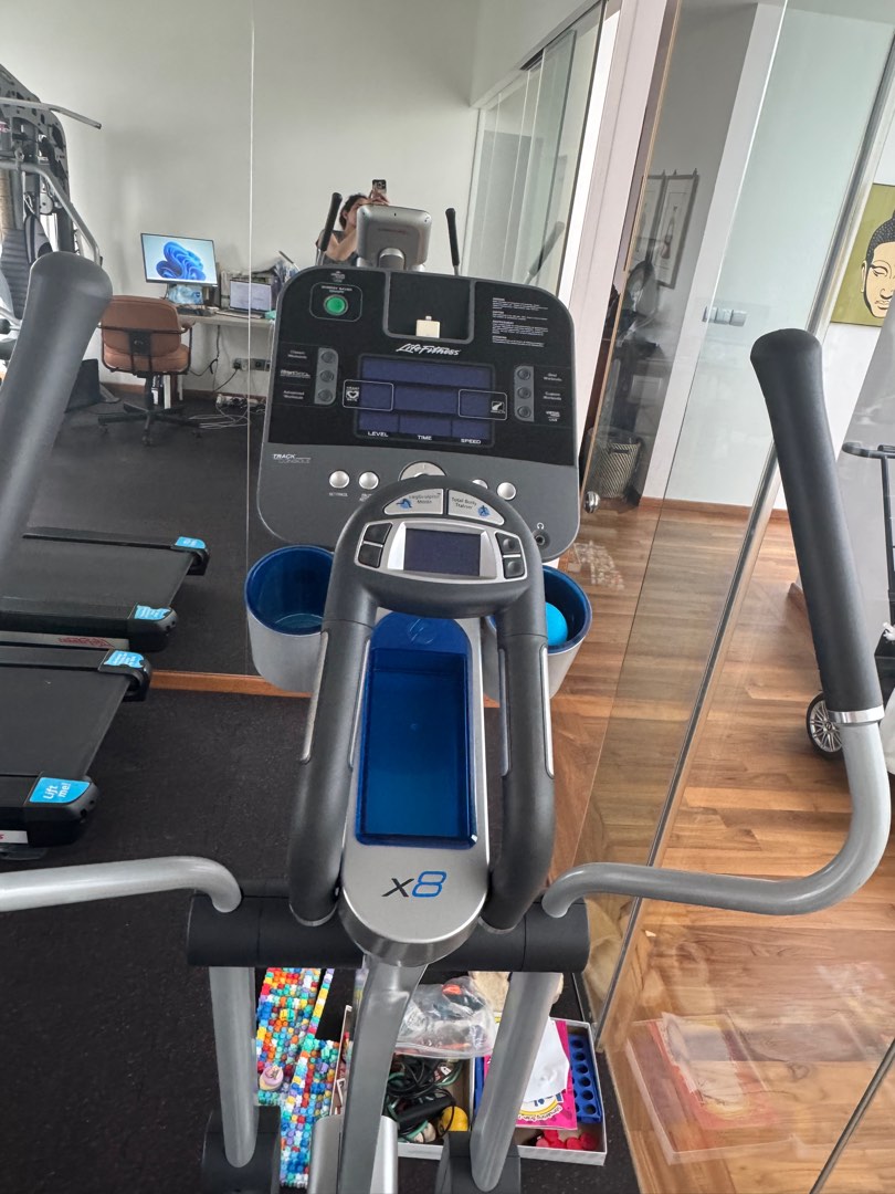 Life Fitness X8 Elliptical Machine, Sports Equipment, Exercise ...