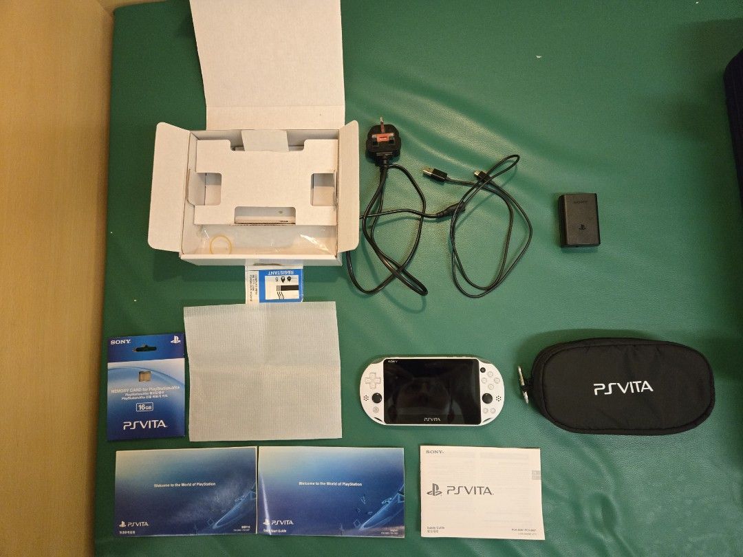 PS Vita PCH-2006, 電子遊戲, 電子遊戲機, PlayStation - Carousell