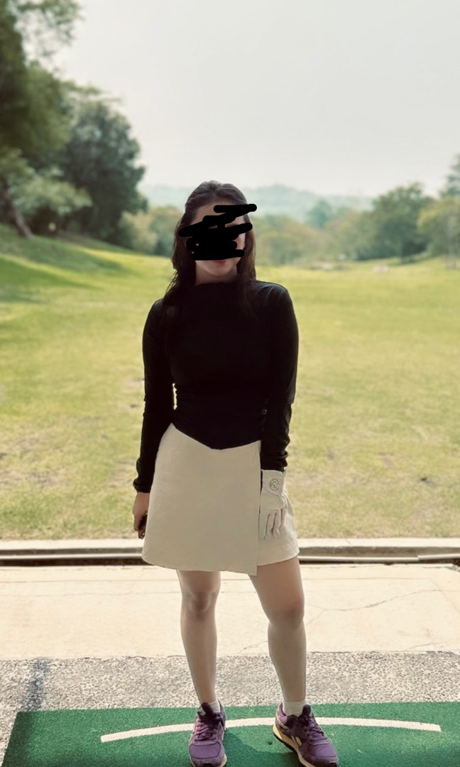 rok olahraga putih UNIQLO ORIGINAL, Olah Raga, Baju Olahraga di Carousell