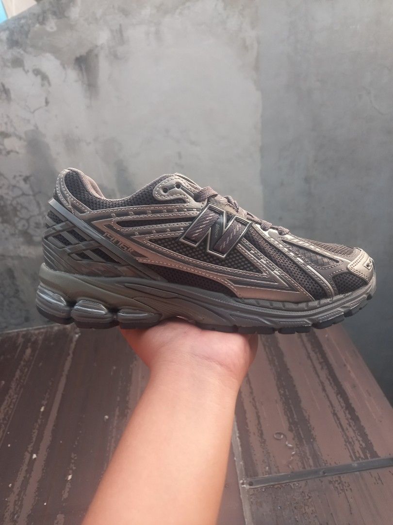 Sepatu New Balance 1906R, Fesyen Wanita, Sepatu di Carousell